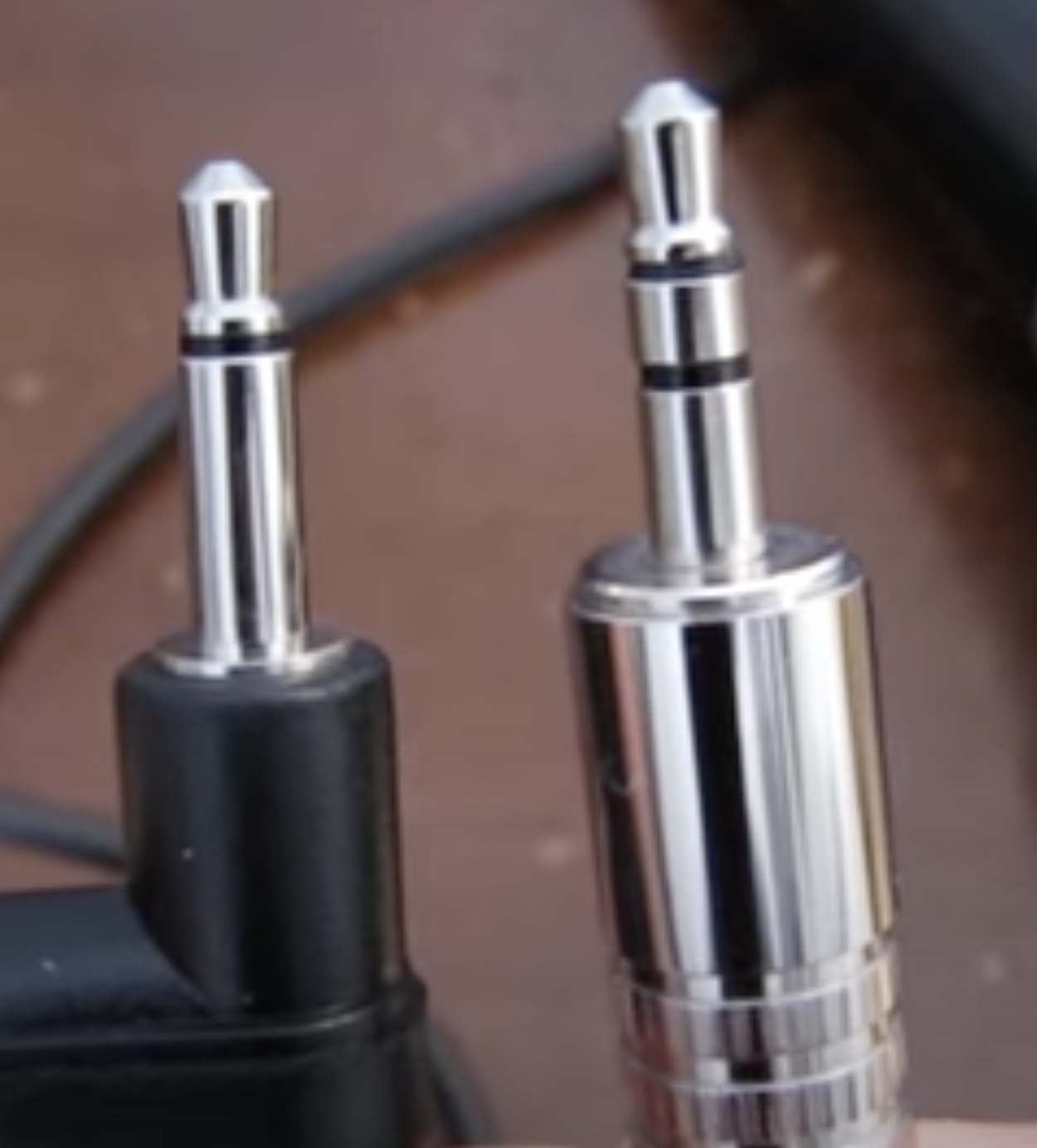 Connect A Microphone To Smart TV (Easy Way) - fixdab